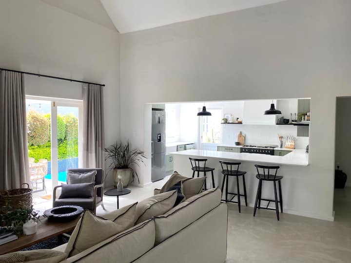 Finestra Cottage - Your Home From Home - Franschhoek