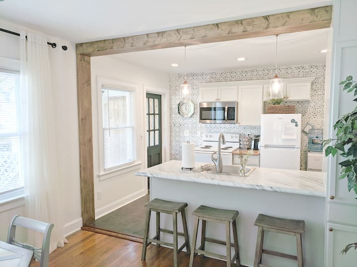 Rated One Of High Point's Best Airbnbs! - High Point, NC
