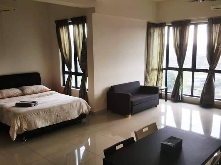 Nice Studio Nearby Lrt Station, Free Wifi,car Park - Puchong