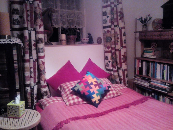 Bookworm Nest In Llaithddu! - Kerry