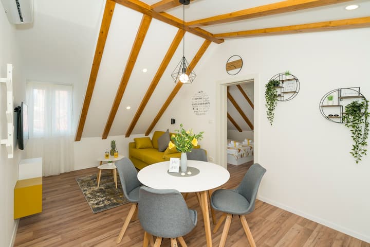Attic With Old Town Views, Top Located In Split - Split