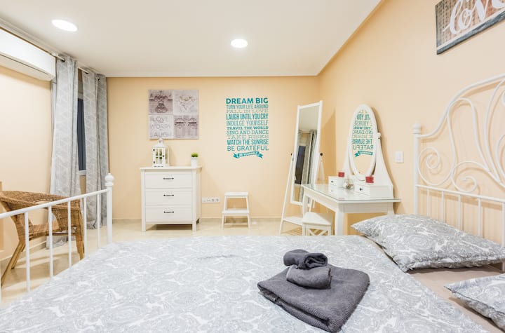 Modern & Beautiful Apt Historic District-sol - Madrid