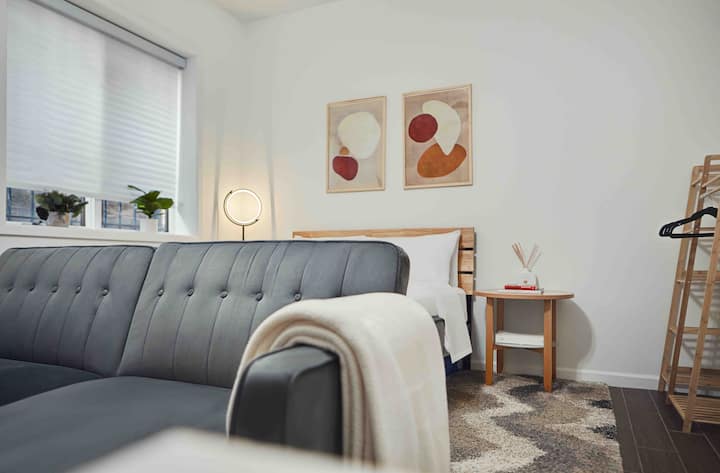Private Studio - 20 Mins To Nyc & Free Parking - East Tremont - Bronx NY
