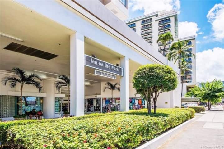 Inn On The Park 16f Studio/diamond Head View/1 Bed - Waiʻalae Beach Park