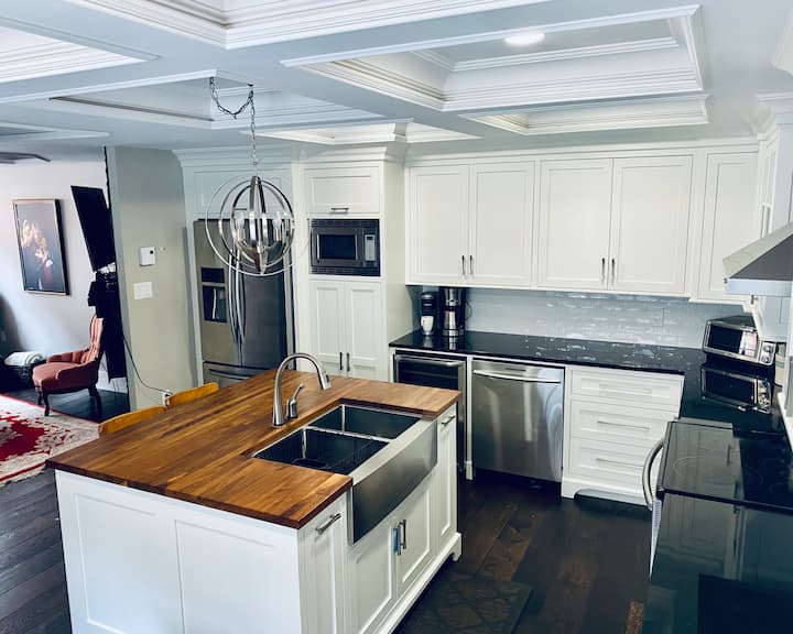 Modern D’town 2 Bed Home W Parking & Rooftop Patio - Charlottetown