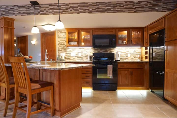 Elegant Executive Home With Garden - Madison, WI
