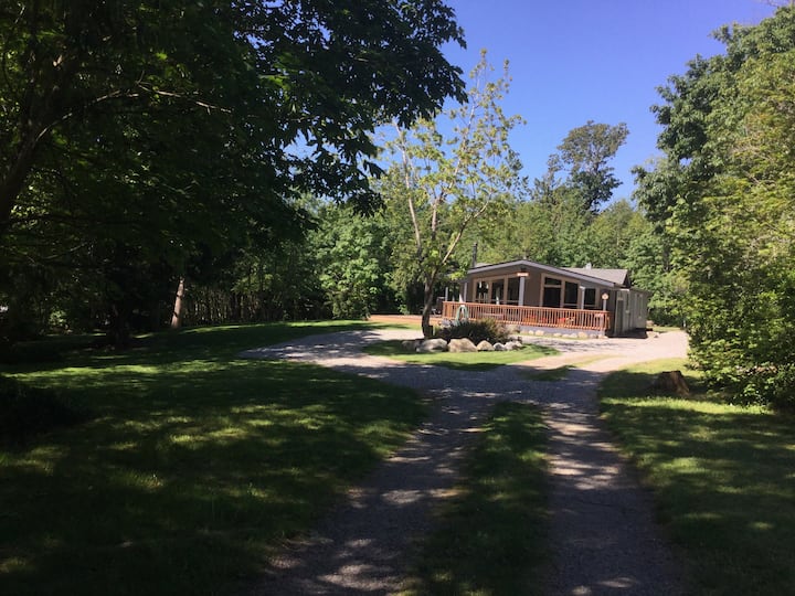 Beautifully Landscaped Cabin On 5 Acres ! - Point Roberts, WA