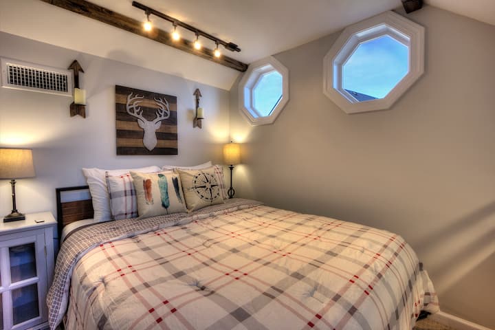 Modern Rustic Mountain Loft w/ Panoramic Views - Lofts for Rent in ...