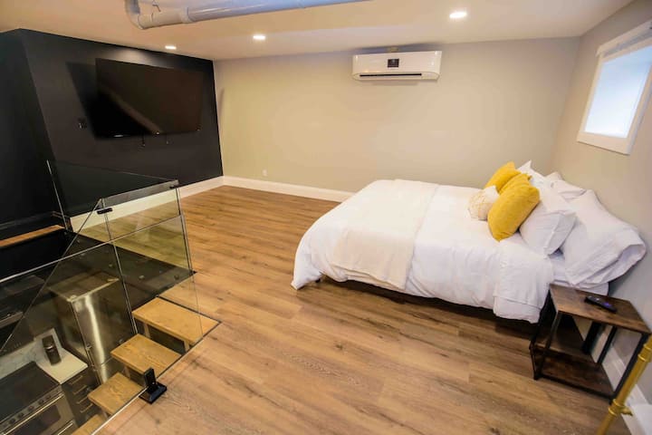 Lavish Loft | King Bed | 75” Tv - 巴里