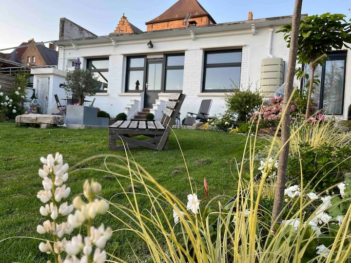 Le Petit Paradis - Cassel, France