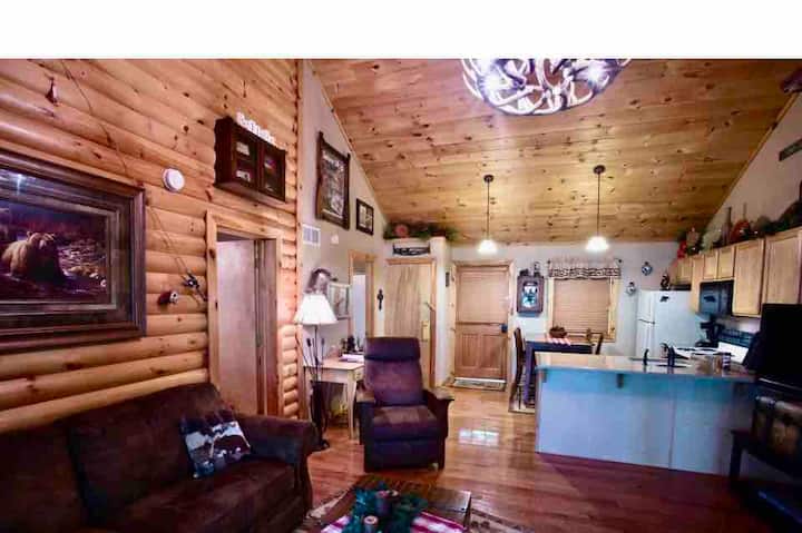 Great Outdoors ~ 2 Bed/2 Bath ~ Minutes To Branson - Branson West, MO