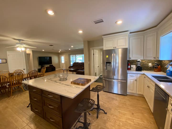 Fun Spacious Pool Home W/ Outdoor Kitchen & Games - Winter Park, FL