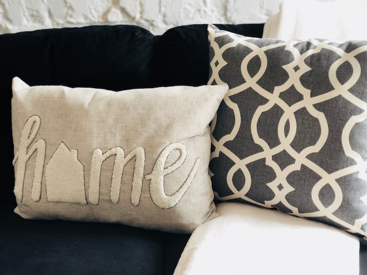 👑King Bed⚡ Quiet ‧ West Penn🏥 Parking 🐶Pets - Pittsburgh