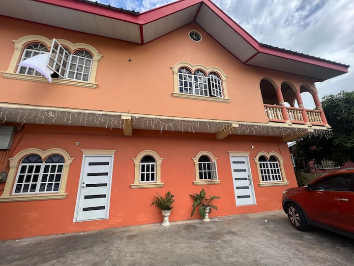 Cheerful 3 Bedroom
2 Bathroom With Parking. - 西班牙港