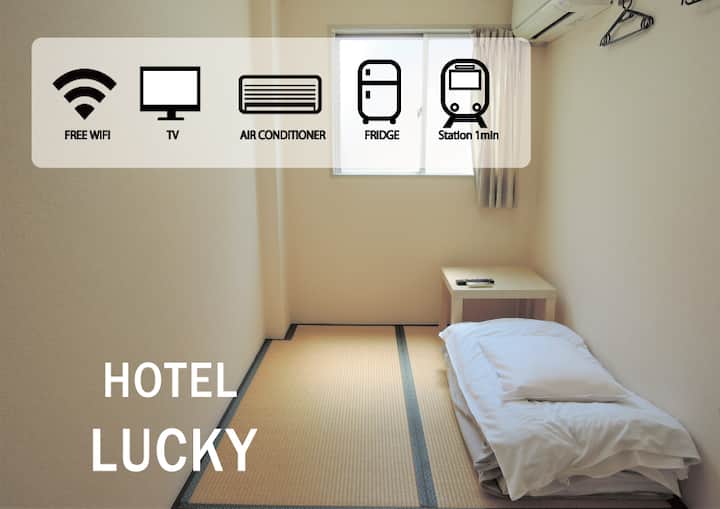 Hotel Lucky Japanese Semi-double Room - Osaka, Japan