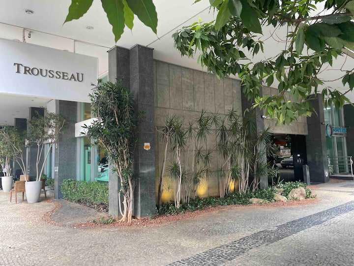 Apto Lourdes Com Varanda. Excelente Localização - Belo Horizonte