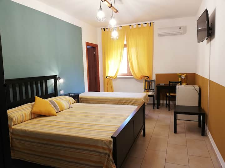 The Yellow House - La Casa Gialla - Fiumicino