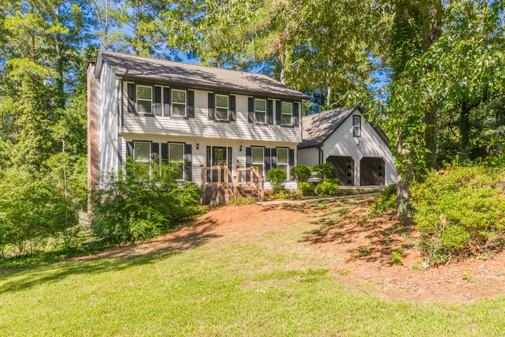 Beautiful & Large Newly Renovated 5 Bedroom House. - Sandy Springs, GA