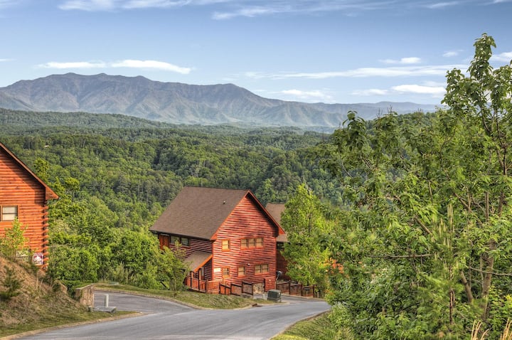 Woodland Hideaway: Luxury Cabin - Spectacular Mountain View - Brand New Hot Tub - Tennessee