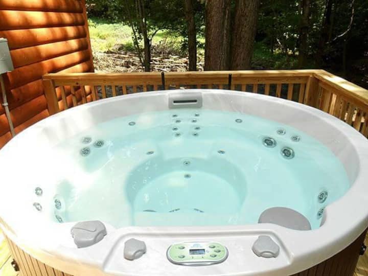 Green Ridge Cabin With Hot Tub, In Berlin. - Berlin, OH