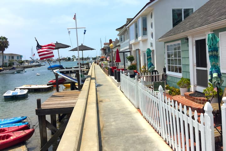 Family Waterfront Cottage W/ Kayaks + Paddleboards - Newport Beach, CA