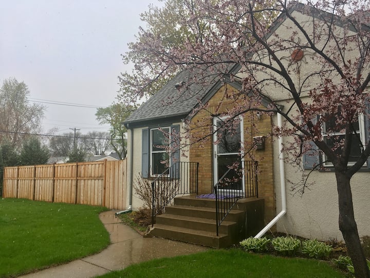 Dog Friendly Zen Bungalow With Fenced In Yard. - Plymouth, MN