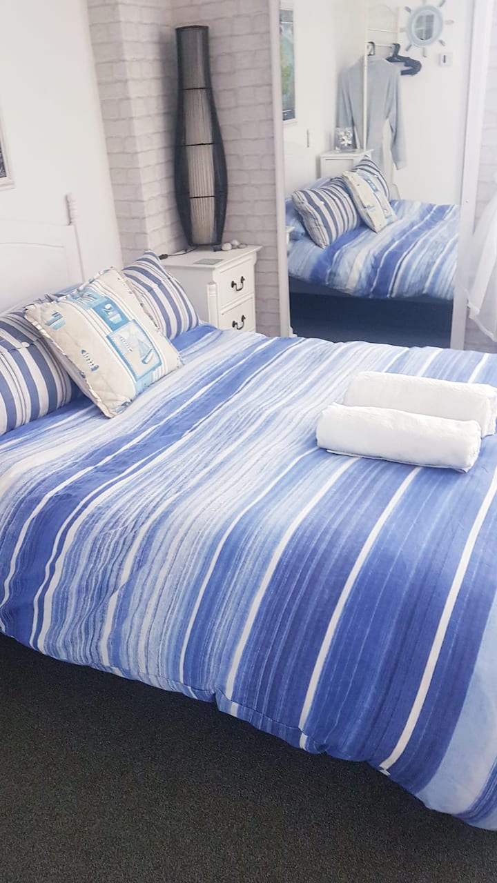 *Cosy Sea Themed Flat Close To Town/train/beaches - Penzance