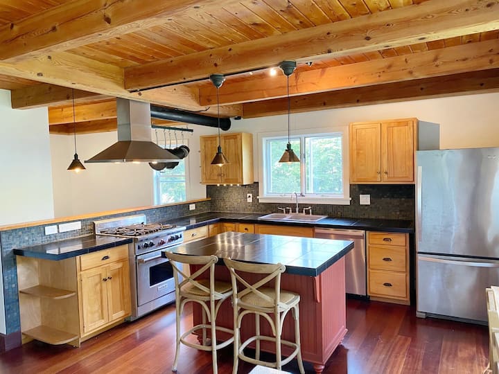 Beautiful 4 Bed Home In A Tranquil, Ideal Setting - Stowe, VT