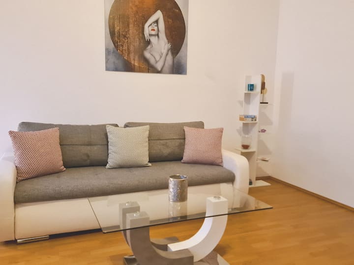 Beautiful, Bright, Cosy Apartment Near The Center - Bécs