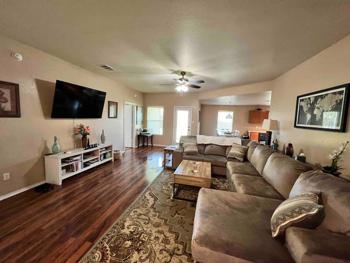 Peaceful Home W/ King Bed & Fenced Yard - Temple, TX