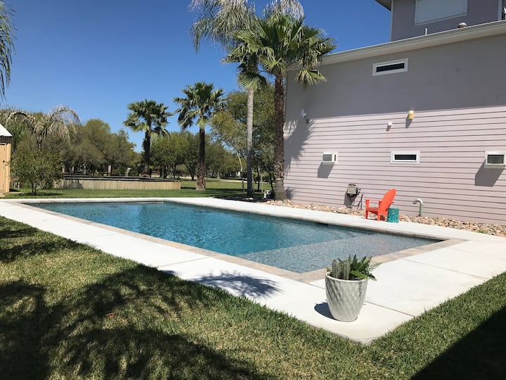 Coastal Retreat On Bay Oaks Drive - Port O'Connor, TX