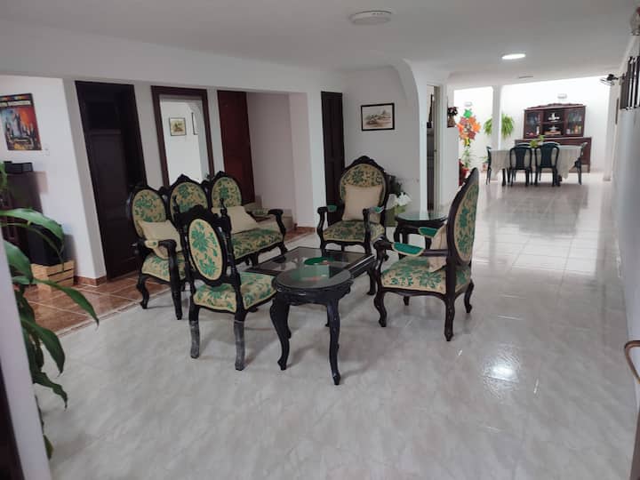 Casa Grande Con Garaje, Terraza Y Jacuzzi - Cali