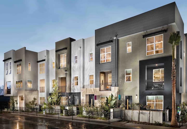 Luxury Townhouse Close To Disney And Beach - Irvine, CA