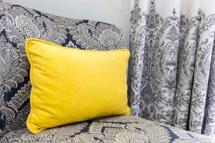 Sunlit Sleek Studio Apartment - Kingston, Jamaica