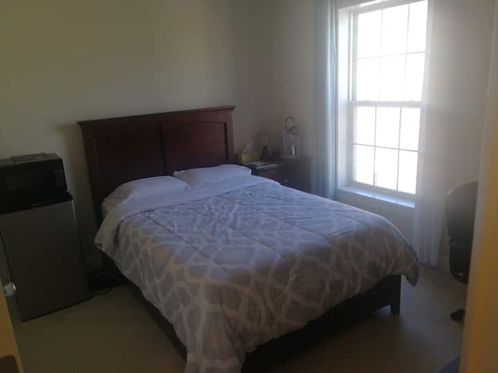Private Room, 1 Person, Min. 6 Month Stay - Woodbridge, VA