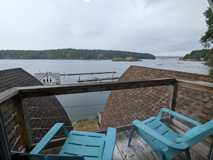 Jade Resort #6 Ocean View 2 Queens + Loft - Quadra Island