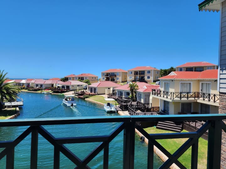 Beautifull Canal Side Retreat - Jeffreys Bay