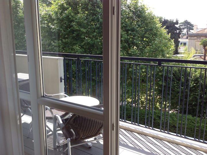 Parking Privé, 25 Minutes à Pied Bordeaux Centre - Le Bouscat