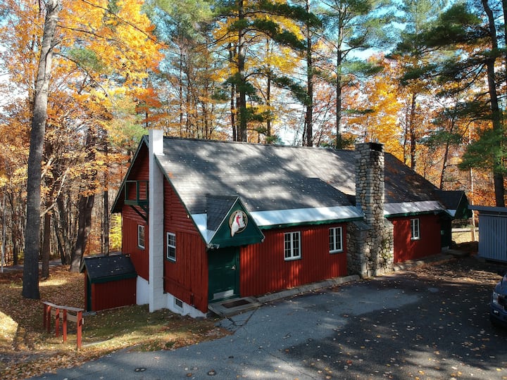 New England Lodge In Western Lakes Region Of Maine - Maine