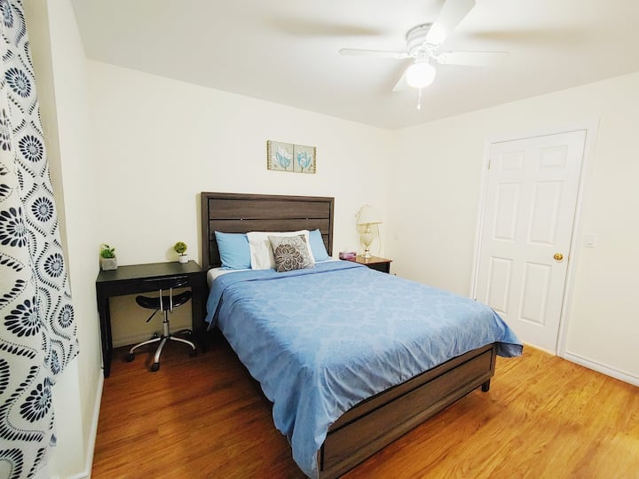 5 Min Walk To Falls, Main Floor Unit, Free Parking - Niagara Falls