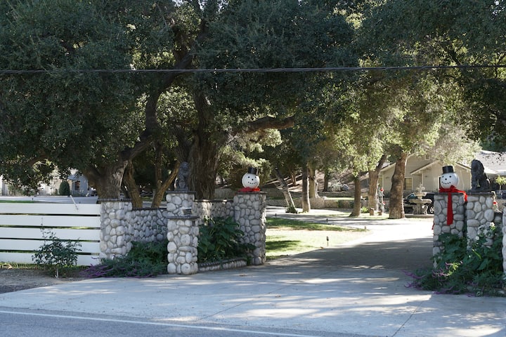 The Enchanting Oaks - Guest House Sand Cyn Estates - Magic Mountain, CA