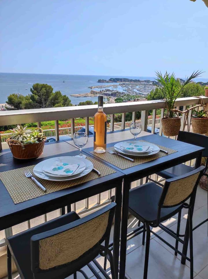 Rénové Avec Soin : Vue Mer, Pkg, Clim Et Wifi - Bandol