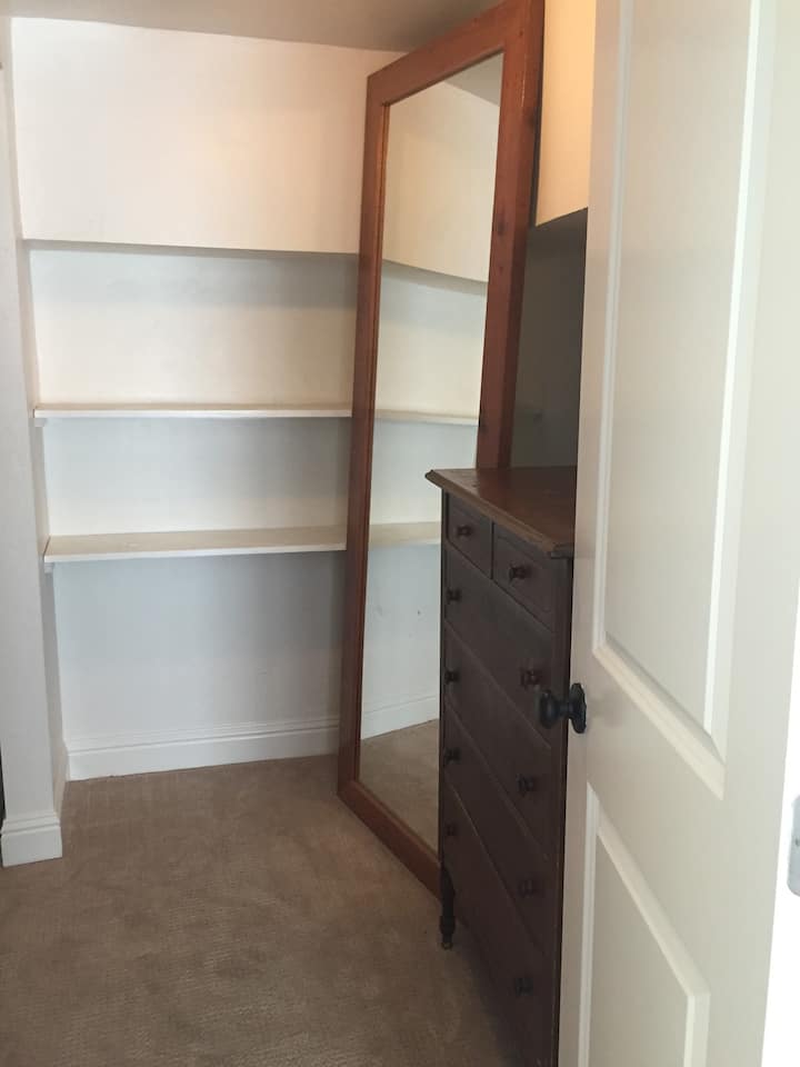 Spacious Studio In The Berkeley/kensington Hills - El Cerrito, CA