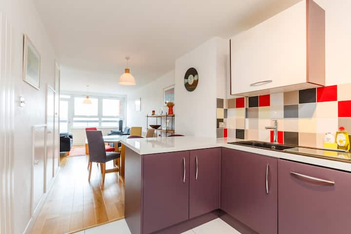 Colourful & Bright 2 Double Bedroom Flat Islington - London
