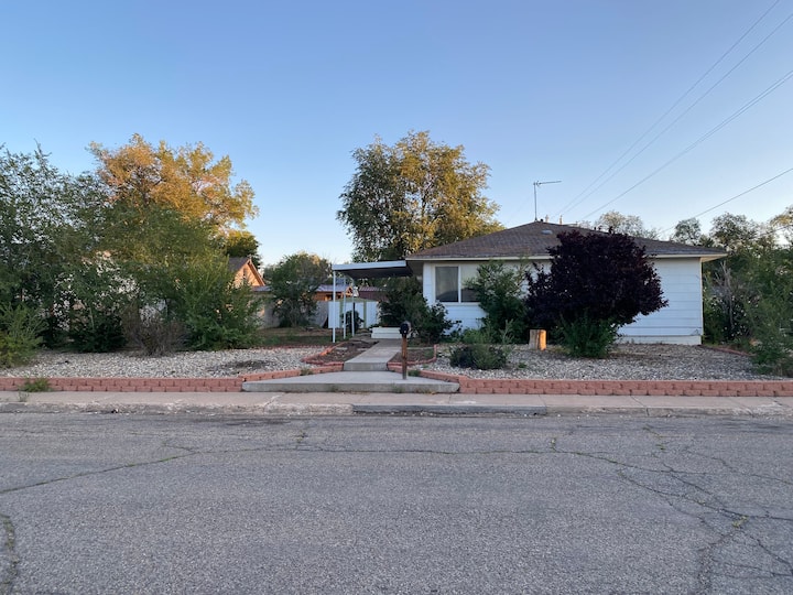 Spacious 2 Bedroom 1 Bath In Downtown Cortez, Co - Cortez, CO