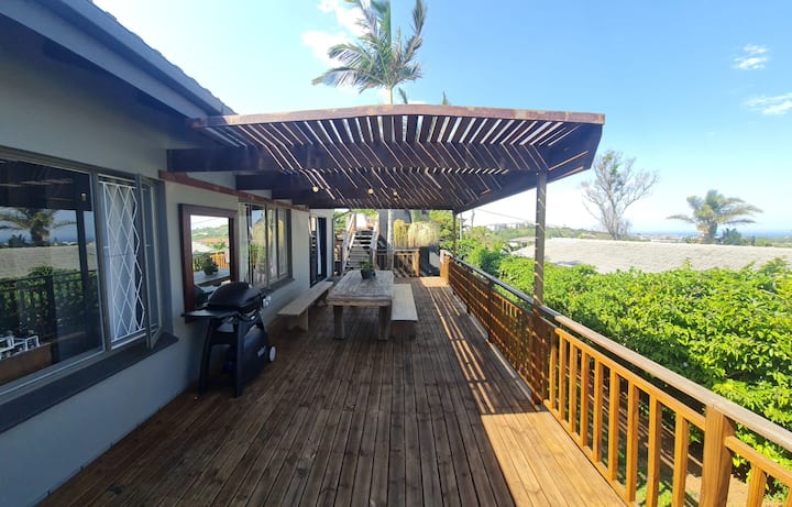 Coastal 5 Bedroom House With Pool And See View - Dolphin Coast