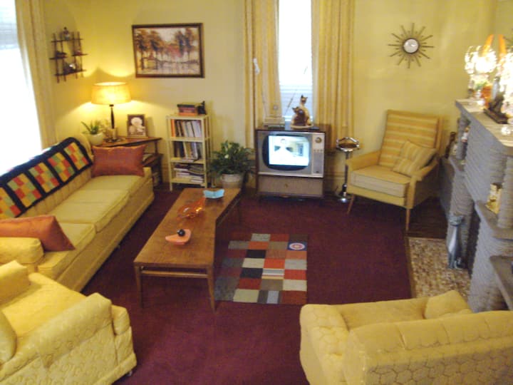 Relax & Revisit Yesterday With A Retro Staycation! - California, PA
