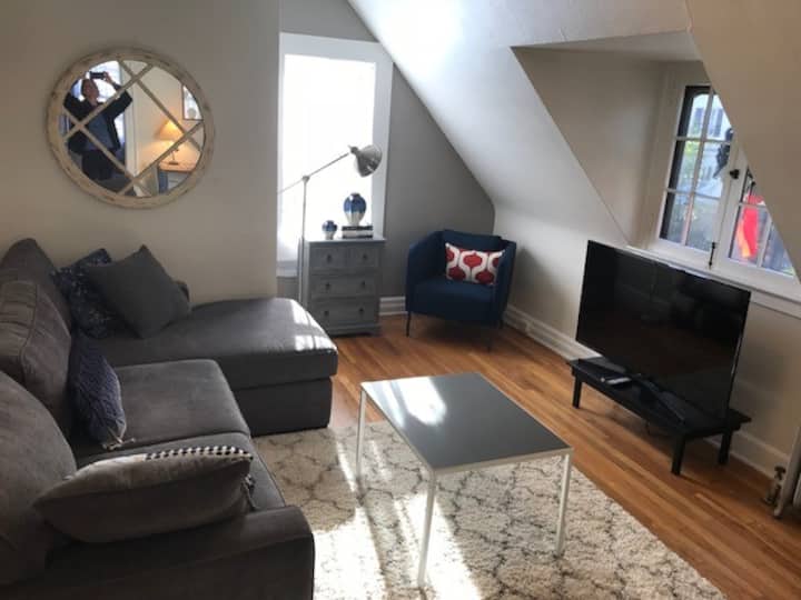 Clean And Cozy Carriage House Getaway - Shaker Heights, OH
