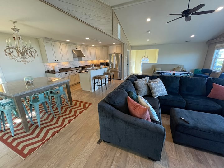 Ocean Side/ Semiocean Front/ Pet Friendly/ Hot Tub - Outer Banks, NC