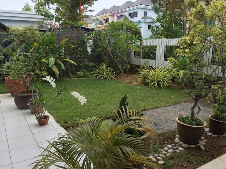 Ensuite With Balcony (Long Term) - Singapore